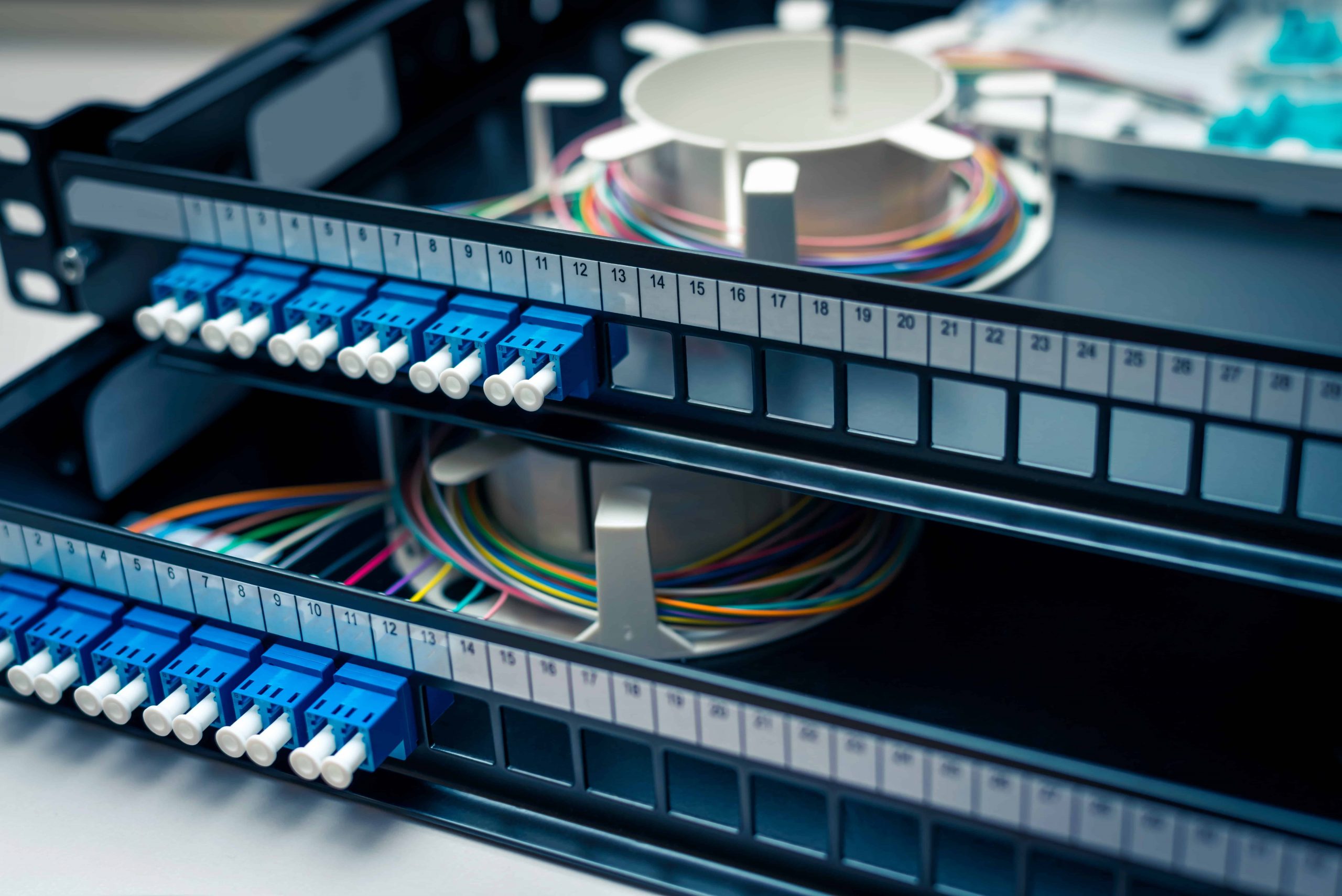 Organización de cables: Cómo utilizar cajas grandes de cartón