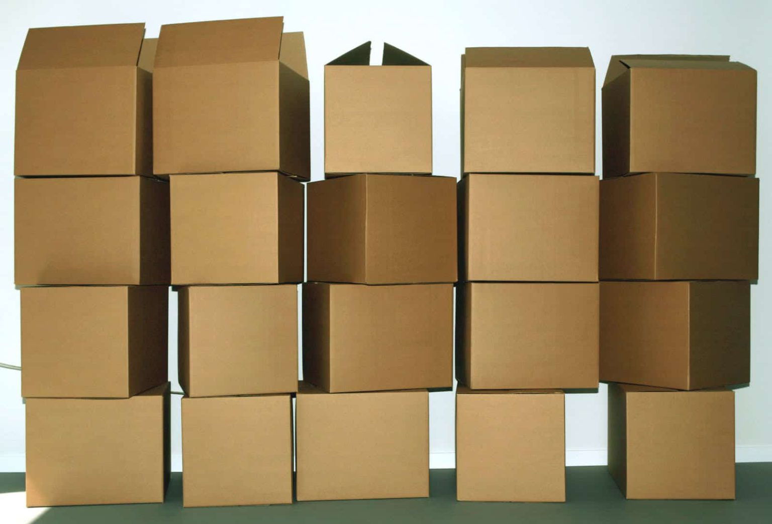 Consejos para organizar cajas de cartón en el almacén